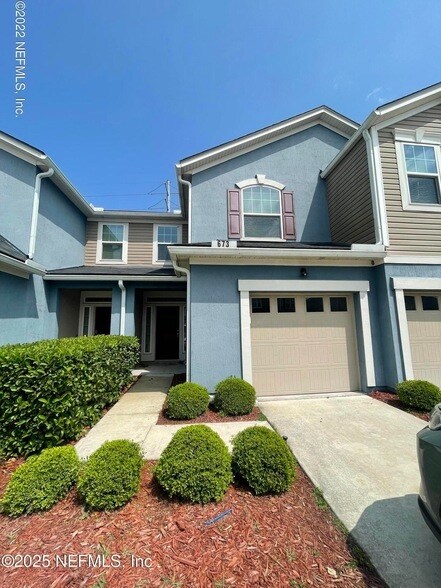 Willowbrook at Oakleaf Plantation Apartments for Rent with a Walk-In ...