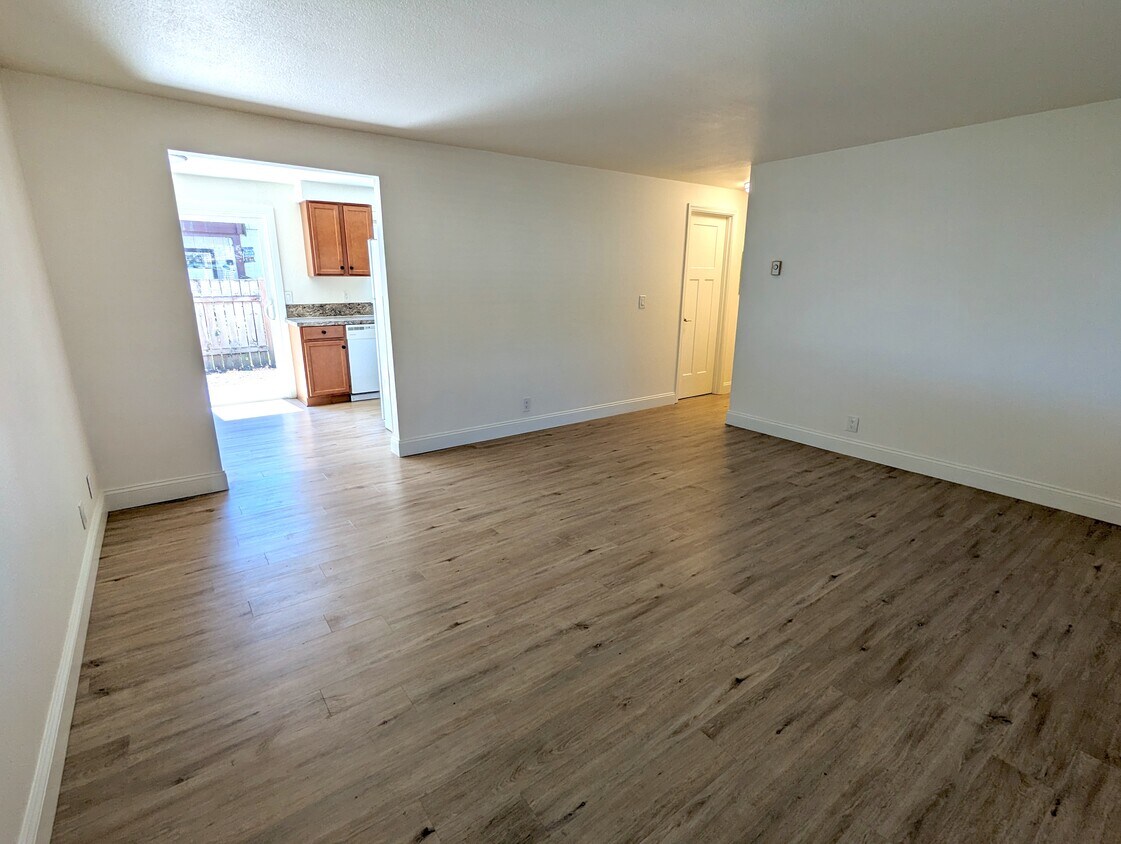 225 Kalmia Street Unit B, Junction City, OR 97448 - 225 Kalmia Street ...