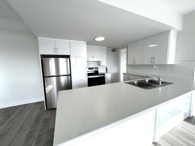 Surrey Place Apartments Apartments - 807A Frederick St Kitchener, ON ...