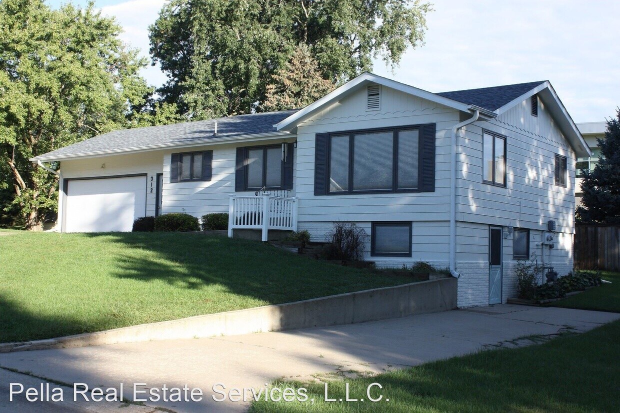 312 Jackson St, Pella, IA 50219 - House Rental in Pella, IA ...