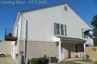 Apartments near Hall & Romeo Plank Center in Clinton Township, MI ...