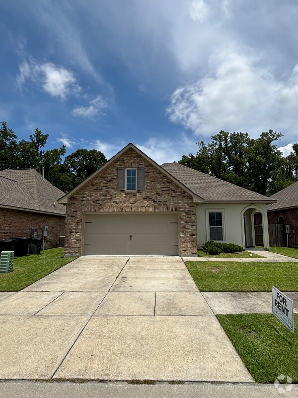 Hunters Trace Apartments for Rent with a Garage - Baton Rouge, LA ...