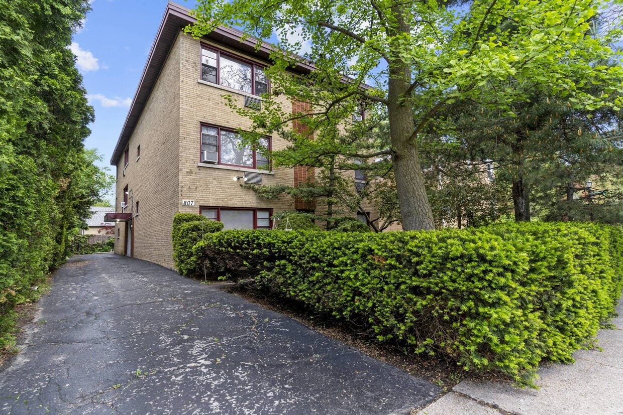807 Oakton St, Evanston, IL 60202 - House Rental in Evanston, IL ...