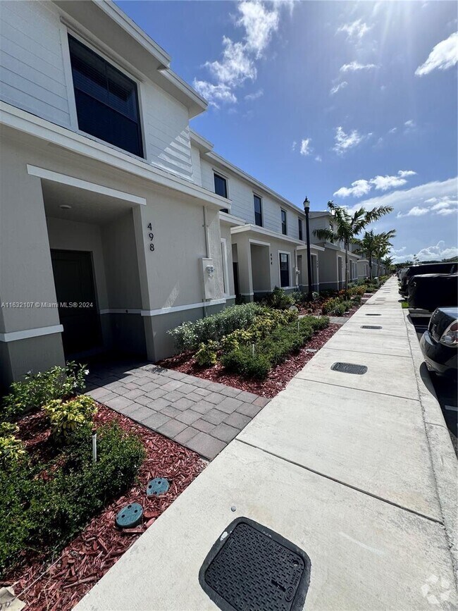 Downtown Homestead Apartments for Rent with a Yard - Homestead, FL - 1 ...