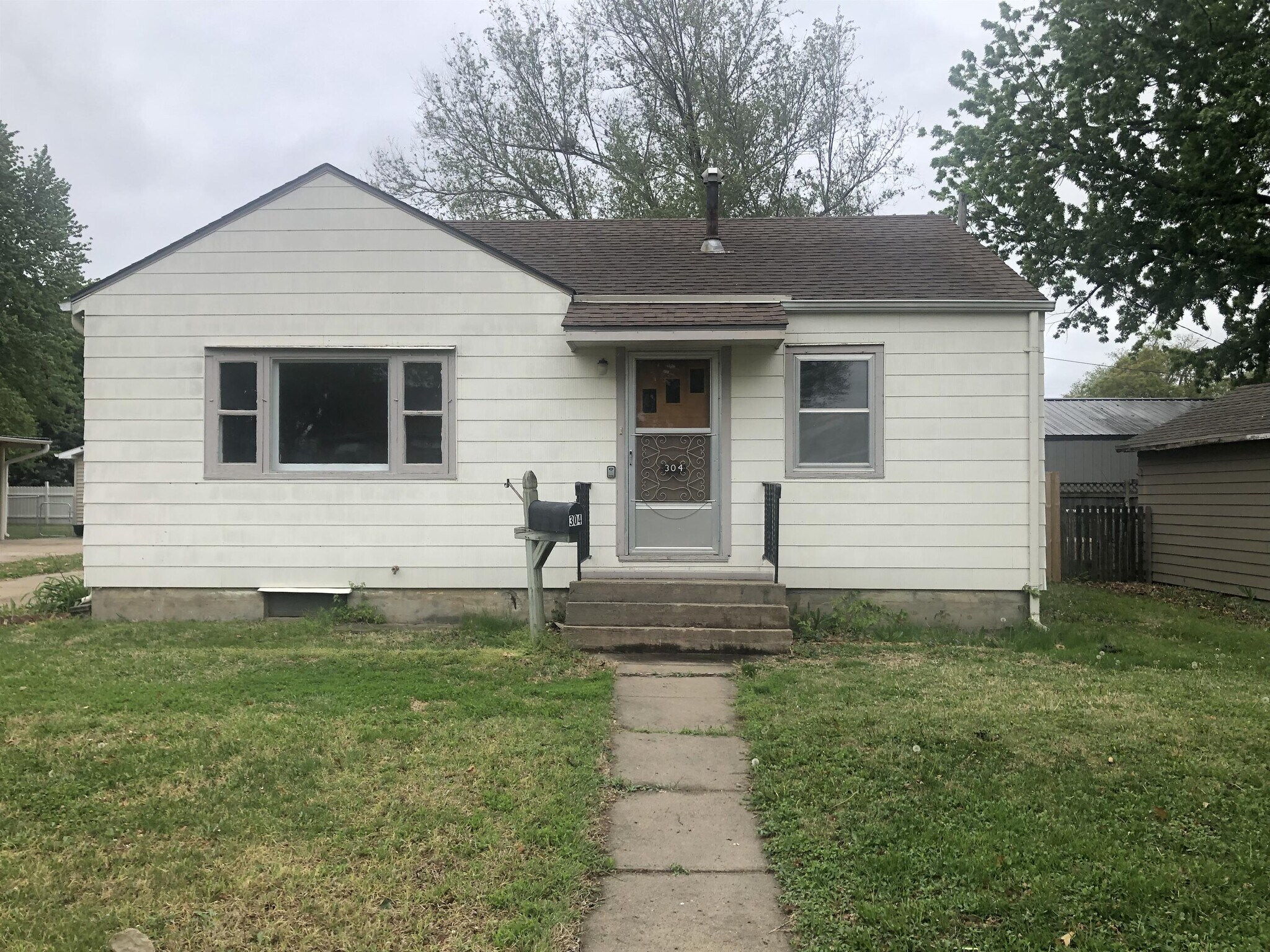 304 Charles Rd, Abilene, KS 67410 - House Rental in Abilene, KS ...