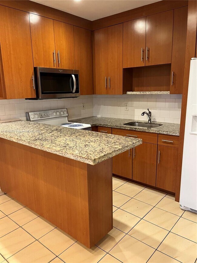 460 NW 48th Ct Unit 462, Miami, FL 33126 - Room for Rent in Miami, FL ...