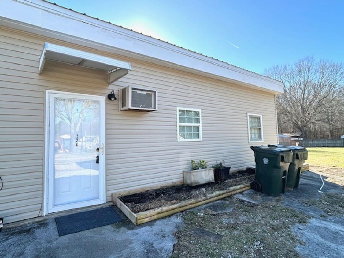 124 Cottonwood Dr Unit B, Hazel Green, AL 35750 - Room for Rent in ...