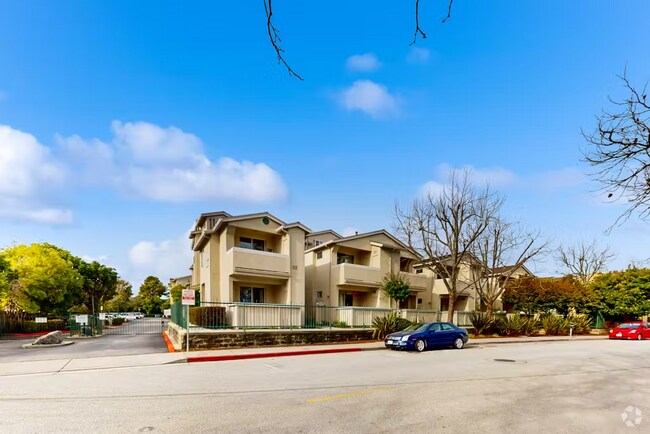 Downtown Santa Cruz Apartments for Rent with a Swimming Pool - Santa ...