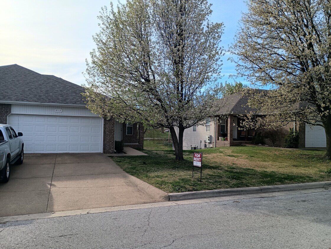 813 Pinhook Dr, Nixa, MO 65714 - Townhome Rentals in Nixa MO ...