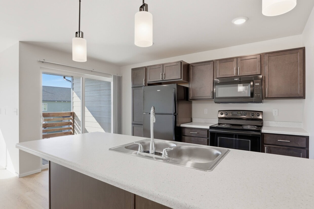 Lakewood Apartments and Townhomes - 202 Sodrac Dr North Sioux City, SD ...