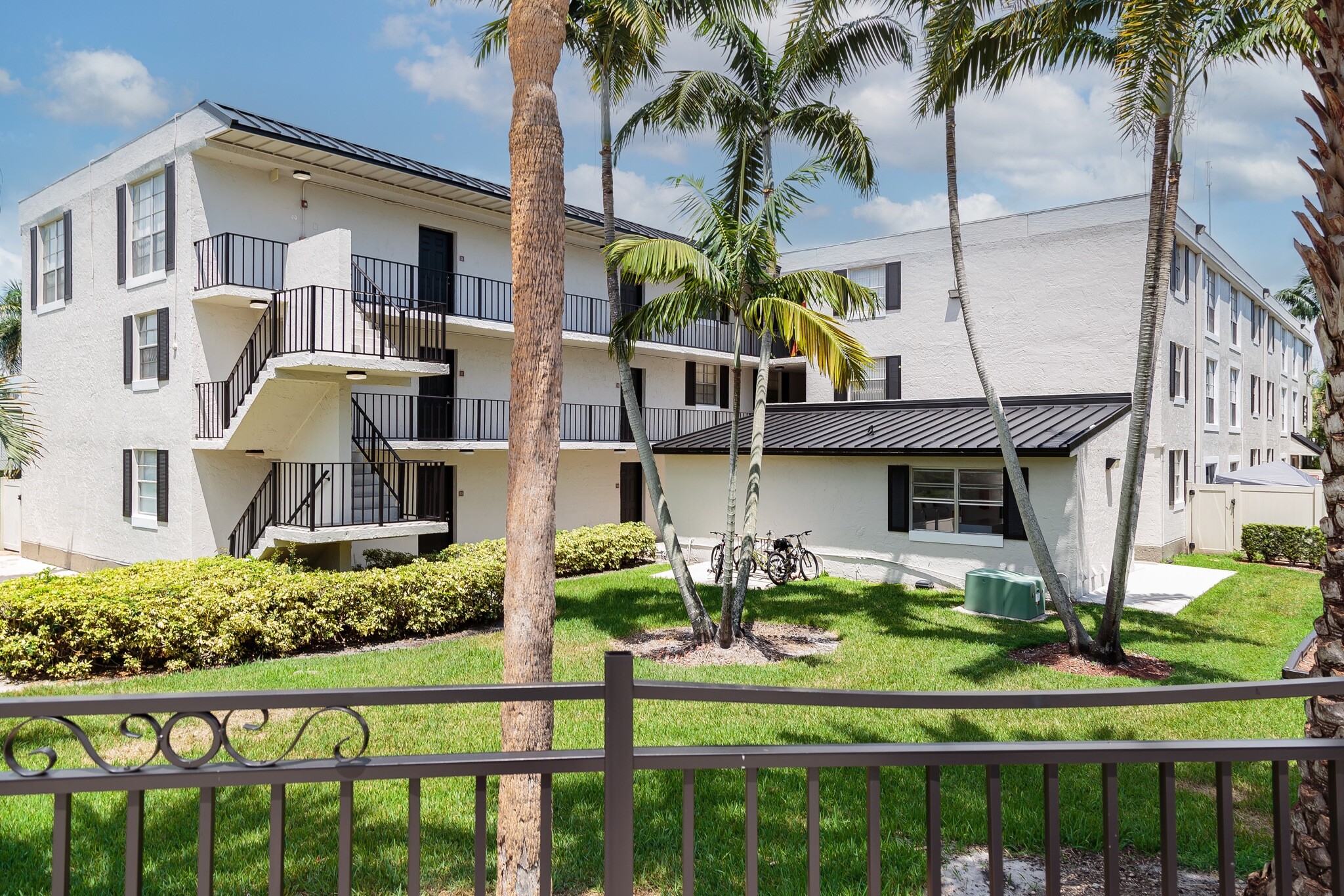 Sunset Palms Apartments - 7400 Stirling Rd Hollywood, FL 33024 ...