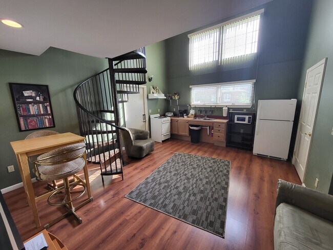 Apartments for Rent with Yard in Palmdale PA