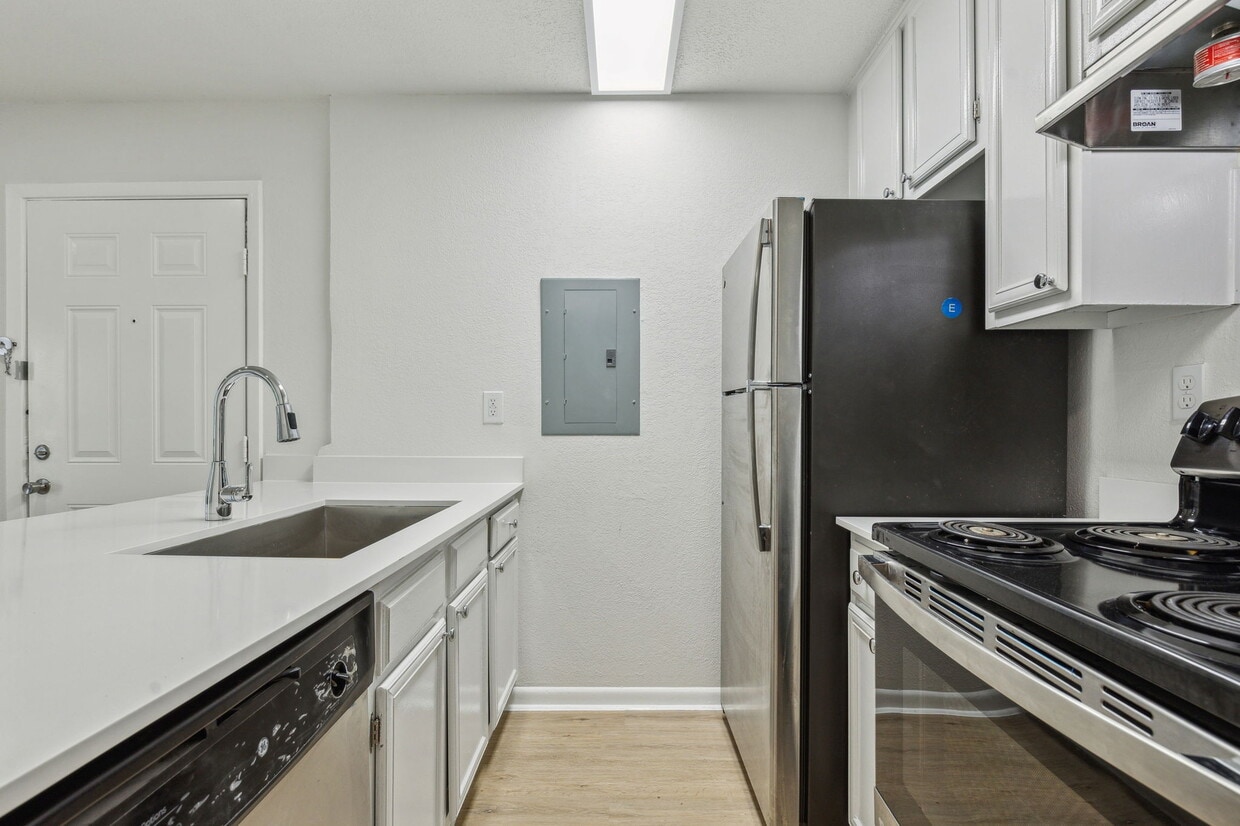 Garrett Gardens Apartments - 2015 N Garrett Ave Dallas, TX 75206 ...