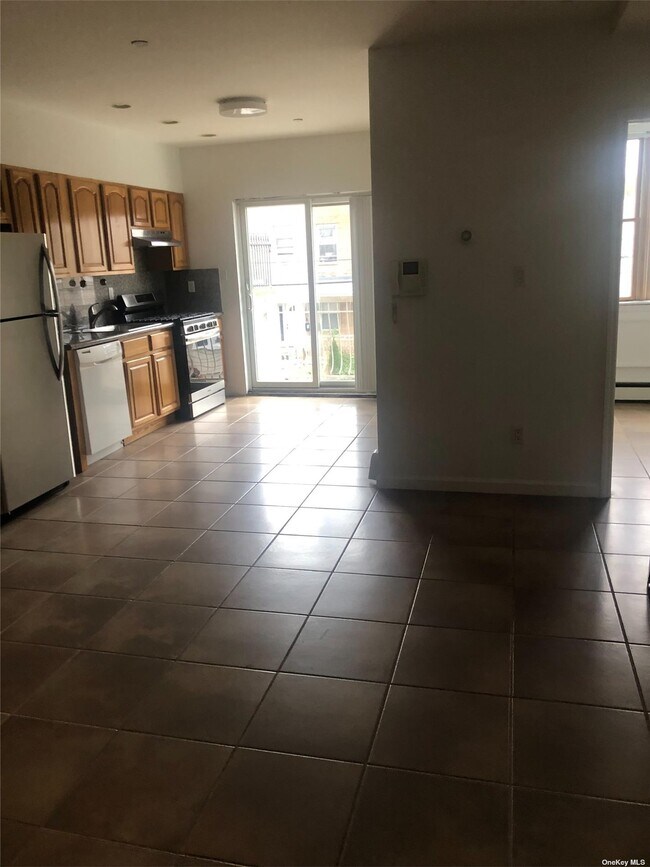 69-63-69-75 75th St Unit 2C, Queens, NY 11379 - Room for Rent in Queens ...