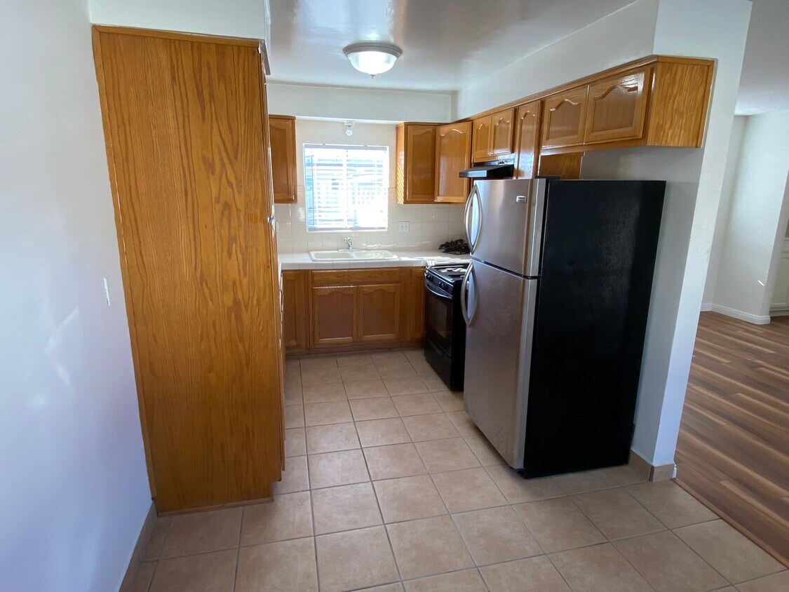 12517 Eucalyptus Ave Unit C, Hawthorne, CA 90250 - 12517 Eucalyptus Ave ...