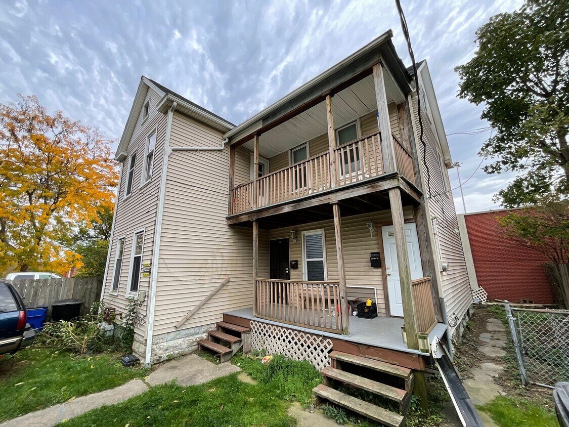 3221 Poe Ave Unit 3219 Poe Avenue Down, Cleveland, OH 44109 - Room for ...