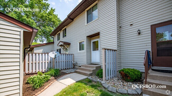 Cedar Tree Village Apartments under $1,500 - Bettendorf, IA - 1 Rentals ...