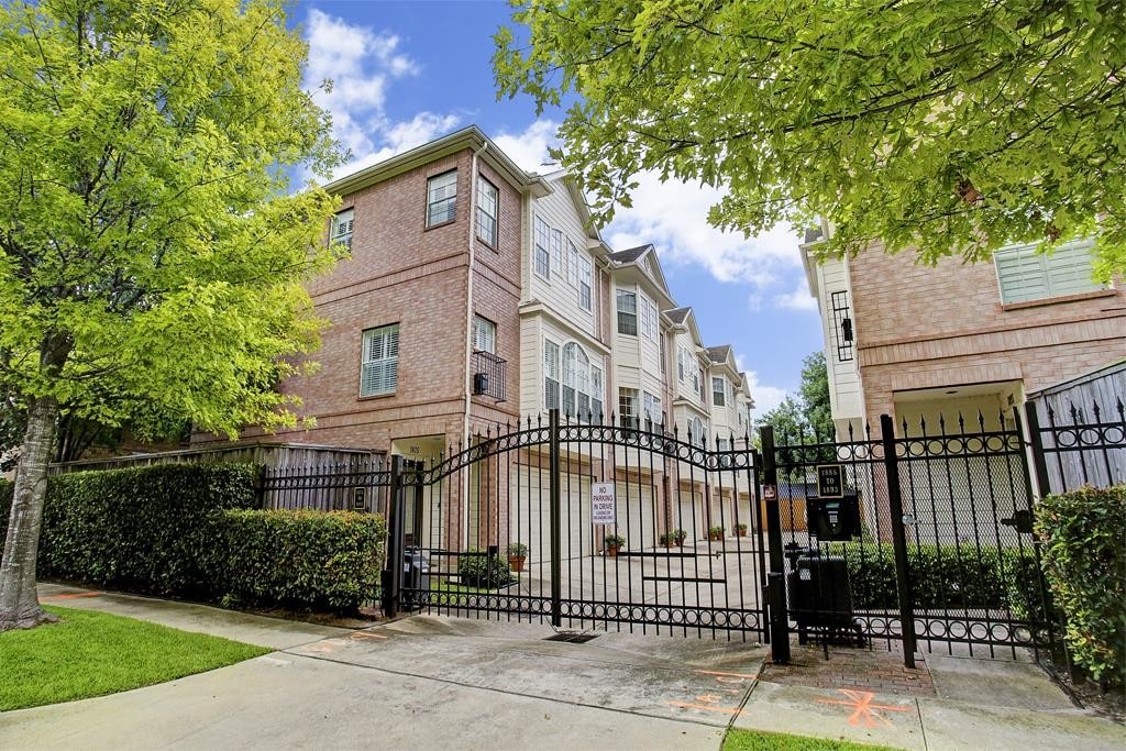 1875 Ewing St, Houston, TX 77004 - Townhome Rentals in Houston TX ...