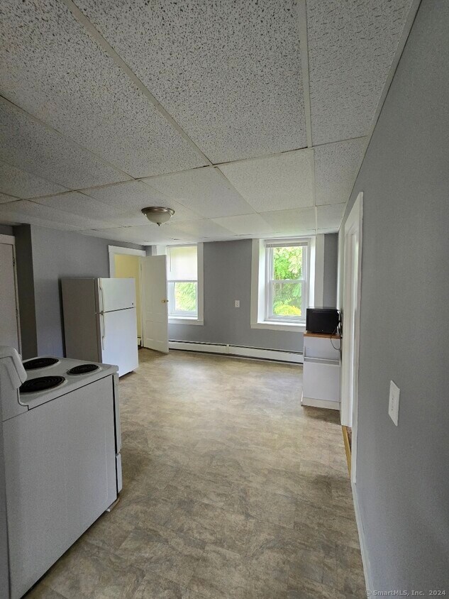 174 S Main St Unit 4, Brooklyn, CT 06234 - Room for Rent in Brooklyn ...