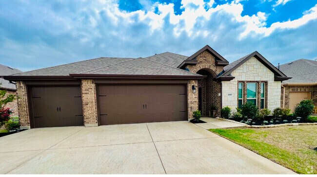 Travis Ranch Apartments for Rent with a Swimming Pool - Forney, TX ...