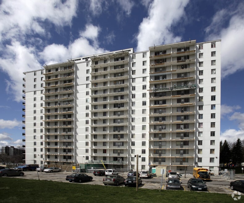 The Bartlett Senior Living Apartments - 550 Bond St W Oshawa, ON ...