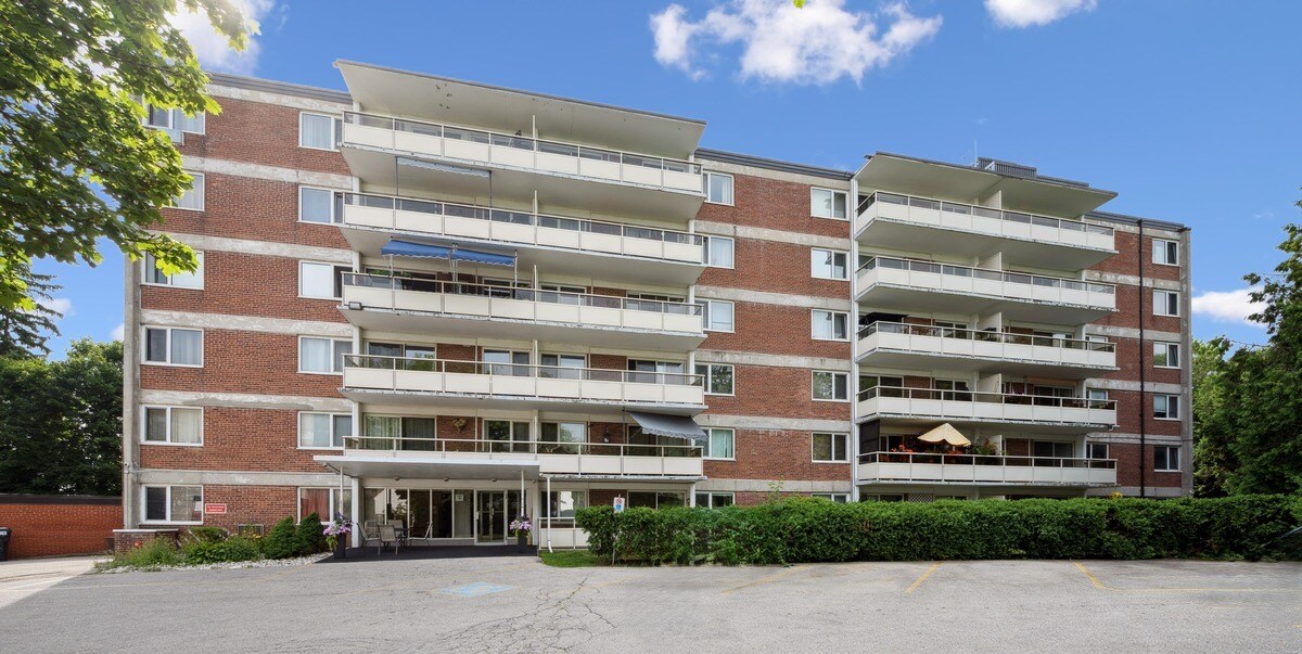 Surrey Place Apartments Apartments - 807A Frederick St Kitchener, ON ...
