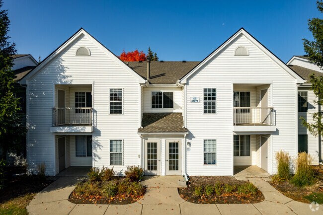 Village Club Apartments Of Farmington Hills