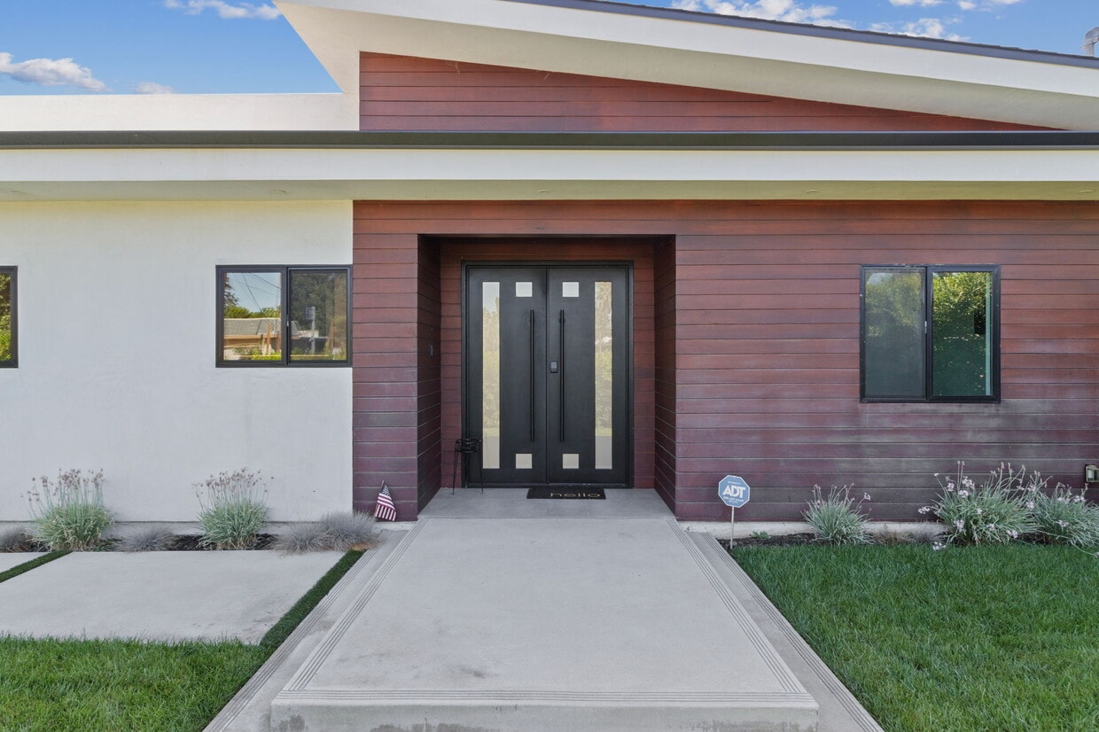 5456 Hazeltine Ave, Sherman Oaks, CA 91401 - House Rental in Sherman Oaks, CA | Apartments.com