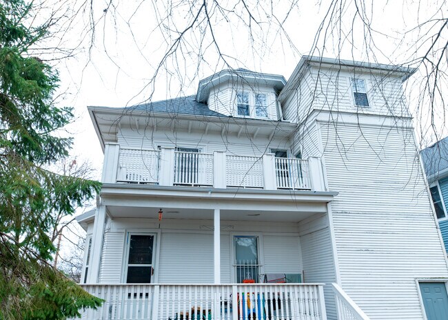 2104 N Booth St Unit Large 4 bedroom upper, Milwaukee, WI 53212 - 2104 ...