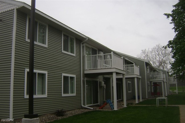 211 River Dr, Three Rivers, MI 49093 - Apartment for Rent in Three ...