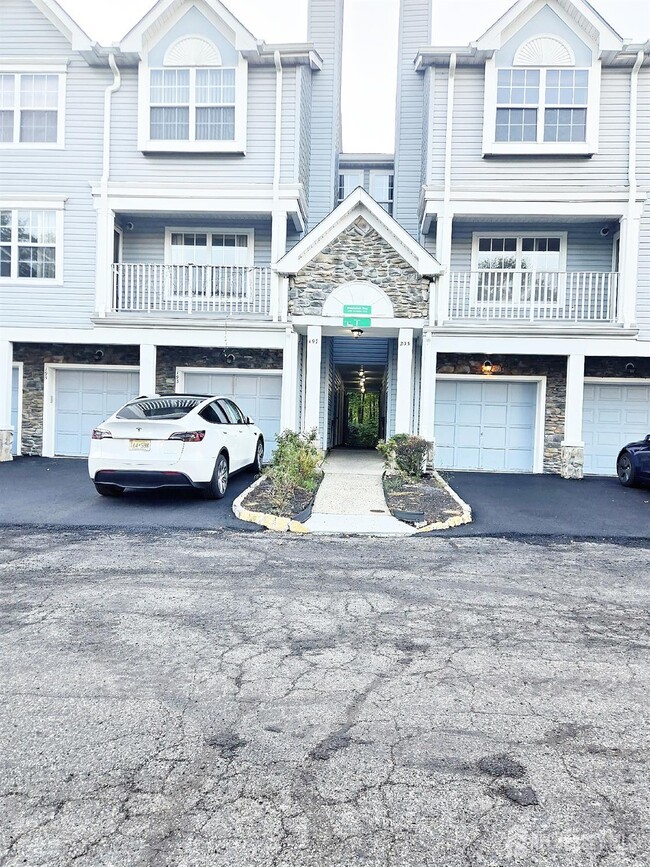 Apartments for Rent with Hardwood Floors in The Village Pointe, Edison | Apartments.com