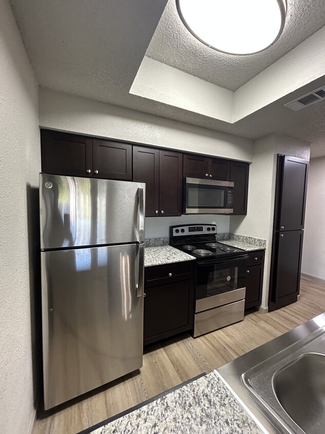 Coppertree Apartment Homes - 2425 Cromwell Cir Austin, TX 78741 ...