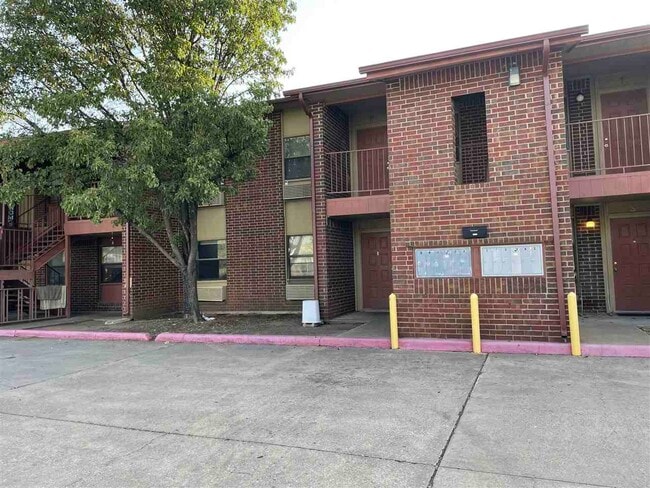 1912 SW D Ave Unit V, Lawton, OK 73501 - Room for Rent in Lawton, OK ...