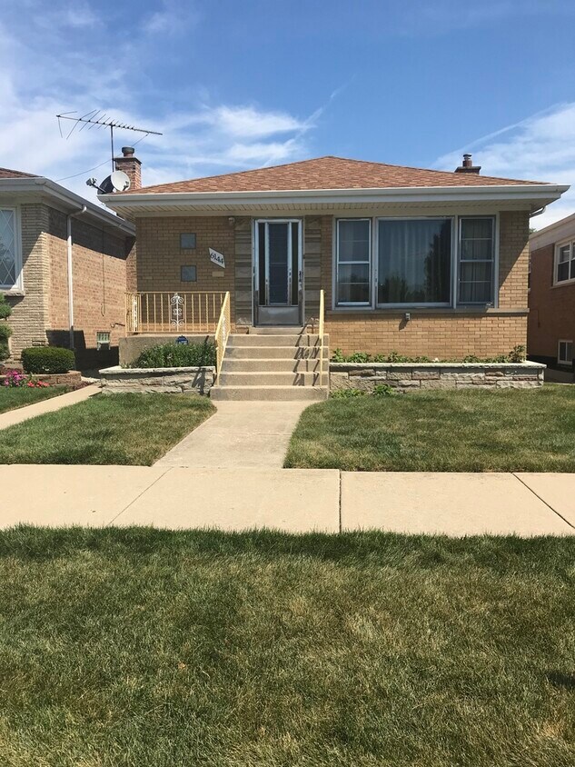 6144 W 64th St, Chicago, IL 60638 - House Rental in Chicago, IL ...