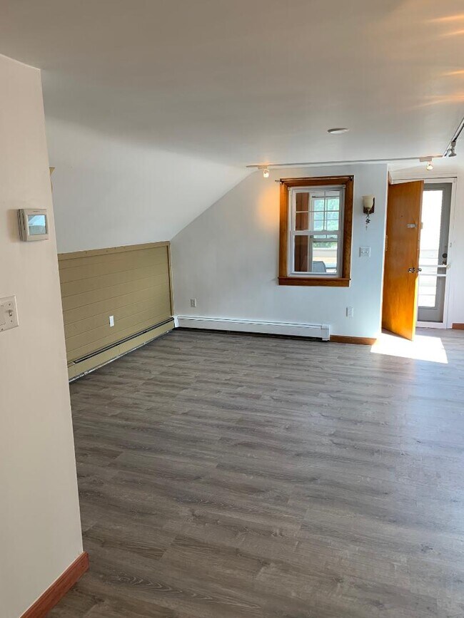 Rollstone Hill Apartments for Rent with a Yard - Fitchburg, MA ...