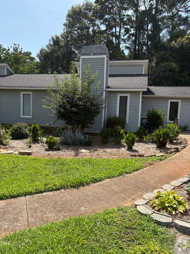 Montgomery Lake at Timm Creek Apartments for Rent with Extra Storage ...