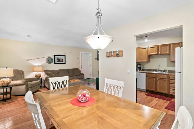 Timber Ridge Townhomes & Apartments - Apartments in Coloma, MI ...