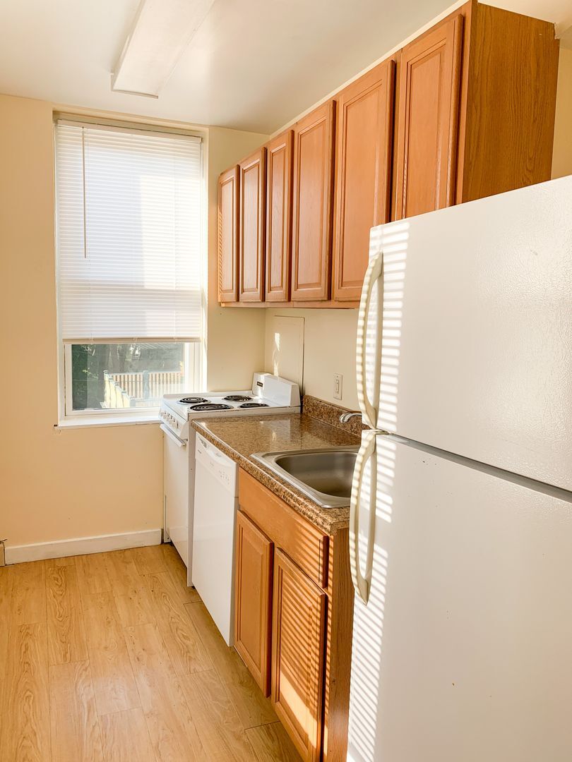 1401 W Sycamore St Unit Apt #2, Pittsburgh, PA 15211 - Room for Rent in ...