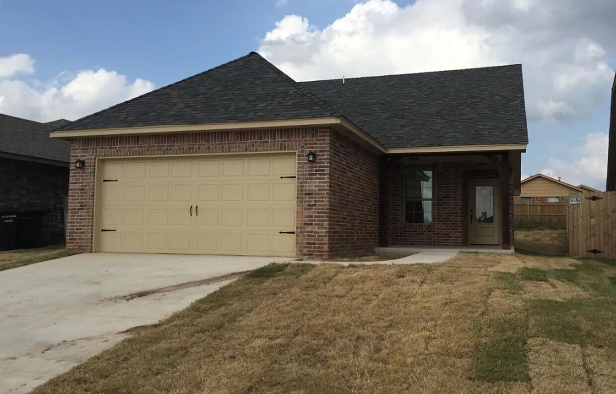 920 St Cecil, Moore, OK 73160 - House Rental in Moore, OK | Apartments.com