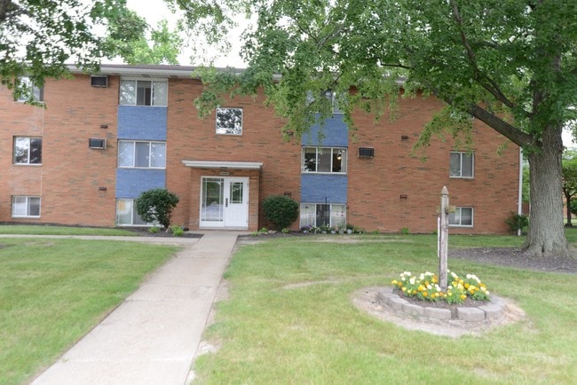 Midpark Village Apartments - Middleburg Heights, OH | Apartments.com