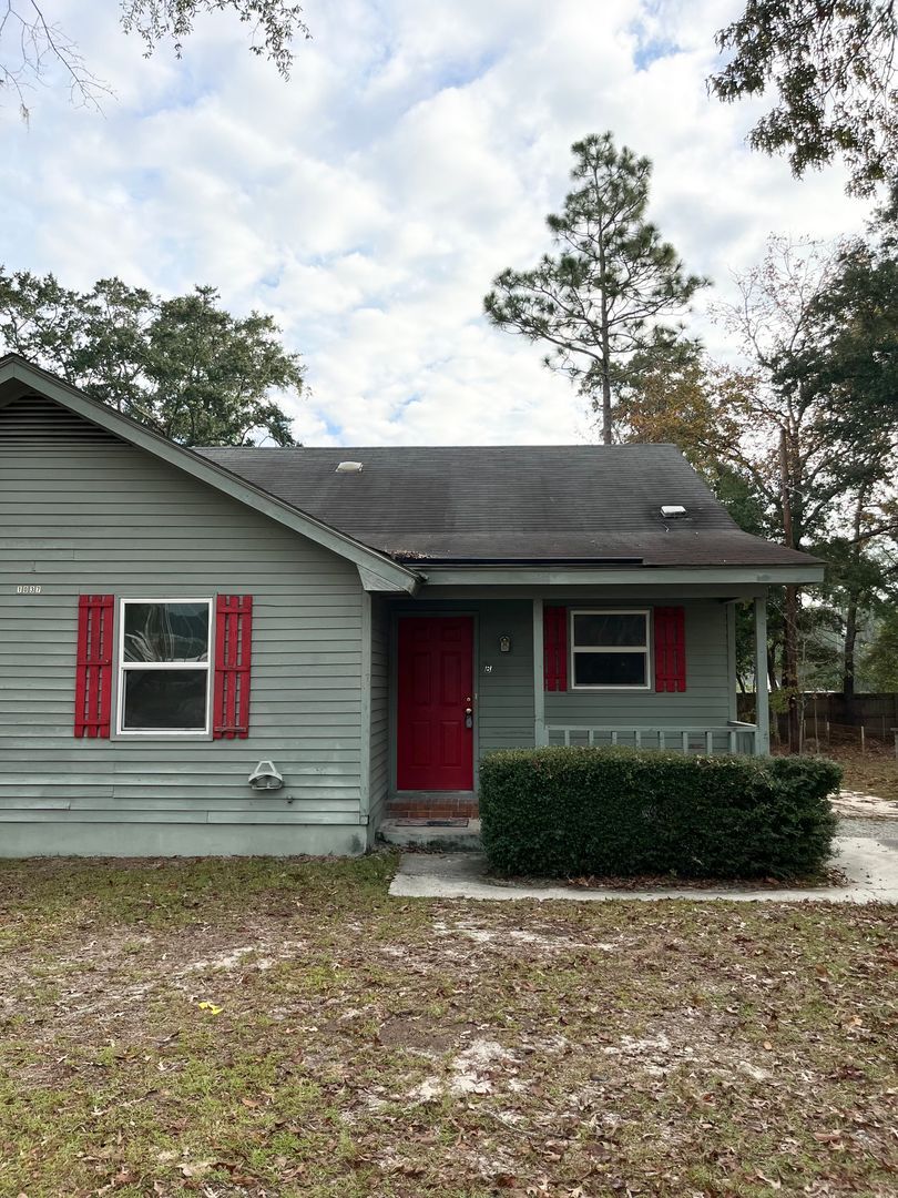 1037 N Ash St Unit B, Springfield, GA 31329 - Room for Rent in ...