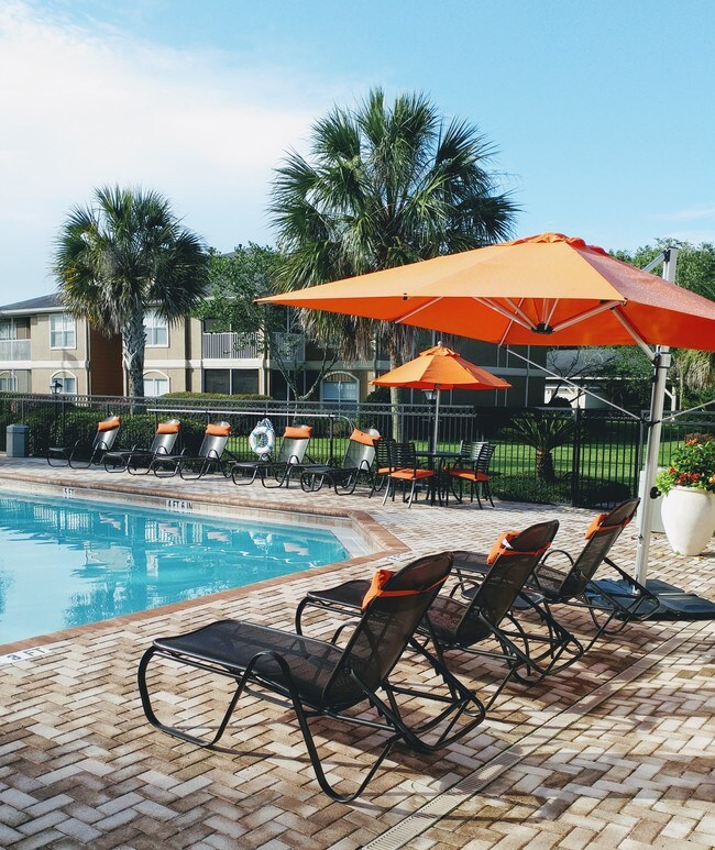 Crestview at Oakleigh Apartment Homes Apartments - 8990 N Davis Hwy ...