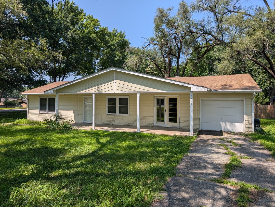 2718 10th Ave, Leavenworth, KS 66048 - House Rental in Leavenworth, KS ...