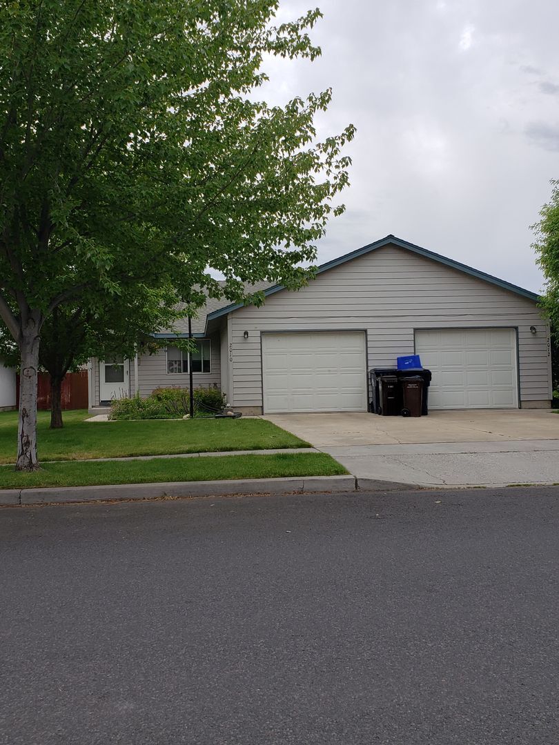 2010 Nw Elm Ave, Redmond, OR 97756 - House Rental in Redmond, OR ...