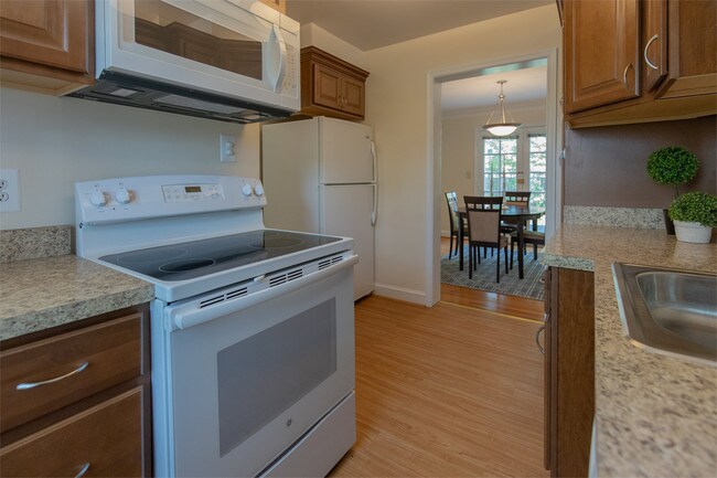 Chase Manor - Apartments in Chevy Chase, MD | Apartments.com