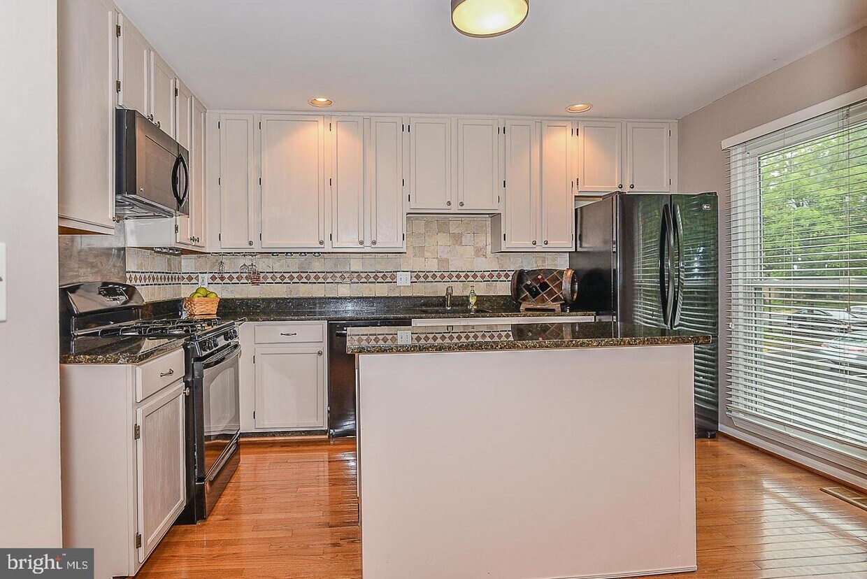 14326 Winding Woods Ct, Centreville, VA 20120 - Townhome Rentals in ...