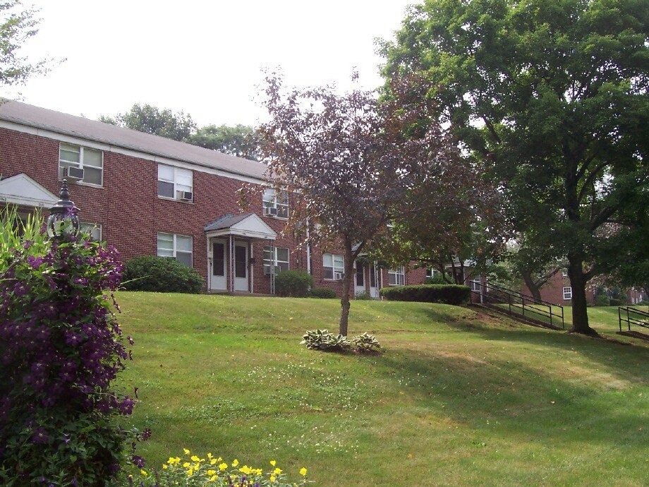 1032 Trout Brook Dr, West Hartford, CT 06119 - Townhome Rentals in West ...