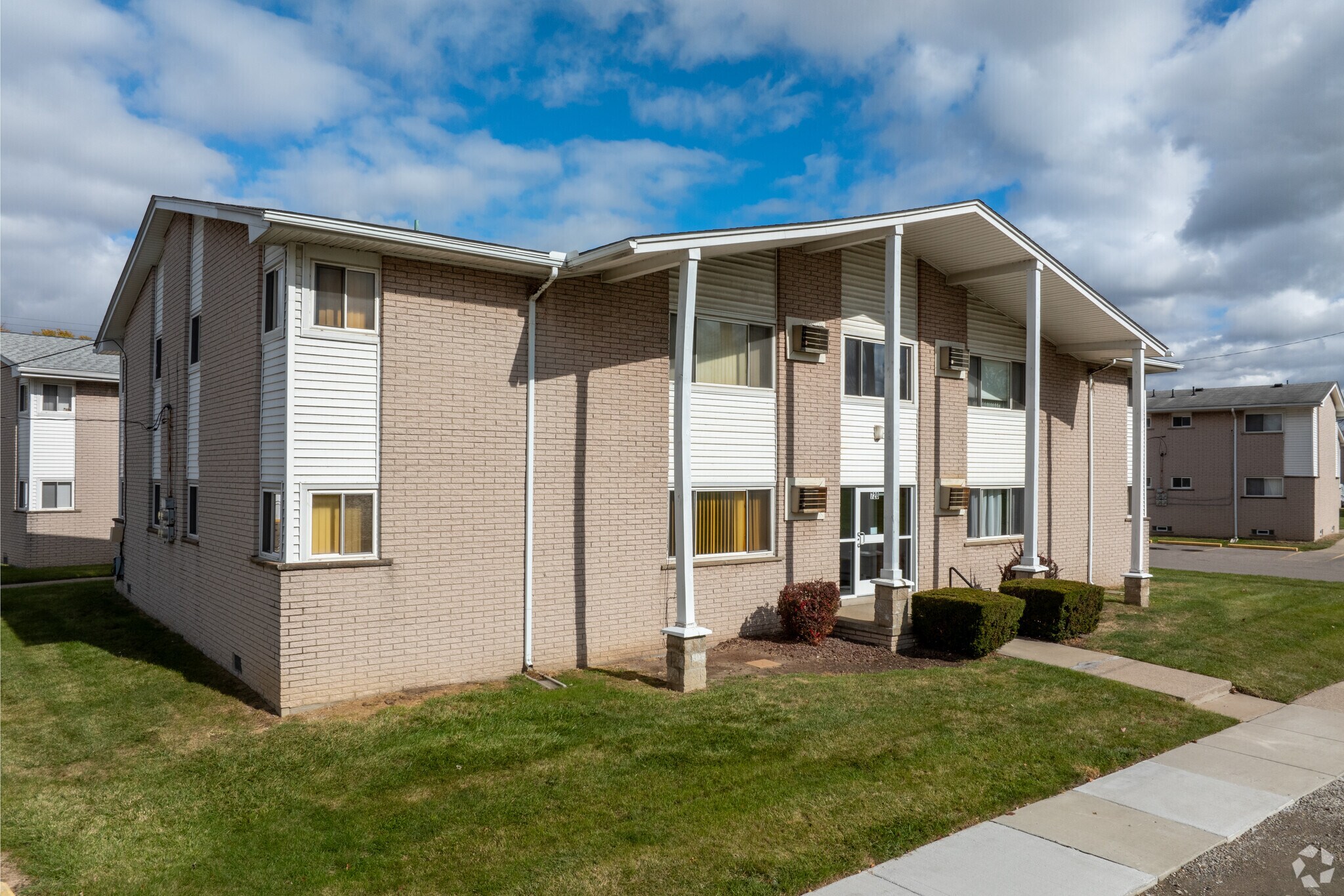 Harrison Street Apartments - 600 Harrison Blvd Lincoln Park, MI 48146 ...