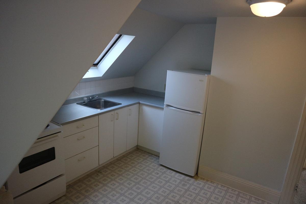 300-302 Frontenac St, Kingston, ON K7L 3S8 Apartments - 300-302 Frontenac St Kingston, ON ...