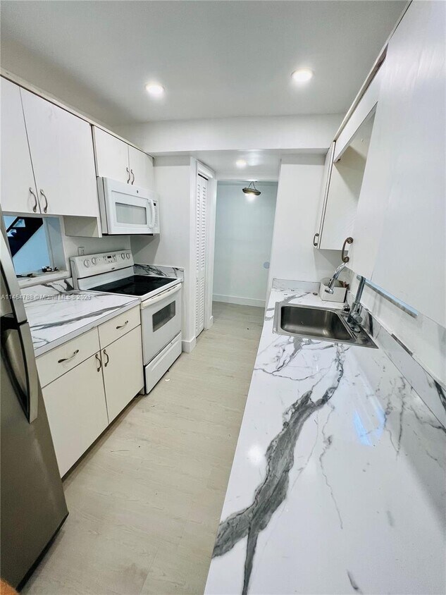465 Swallow Dr Unit 18, Miami Springs, FL 33166 - Condo for Rent in ...